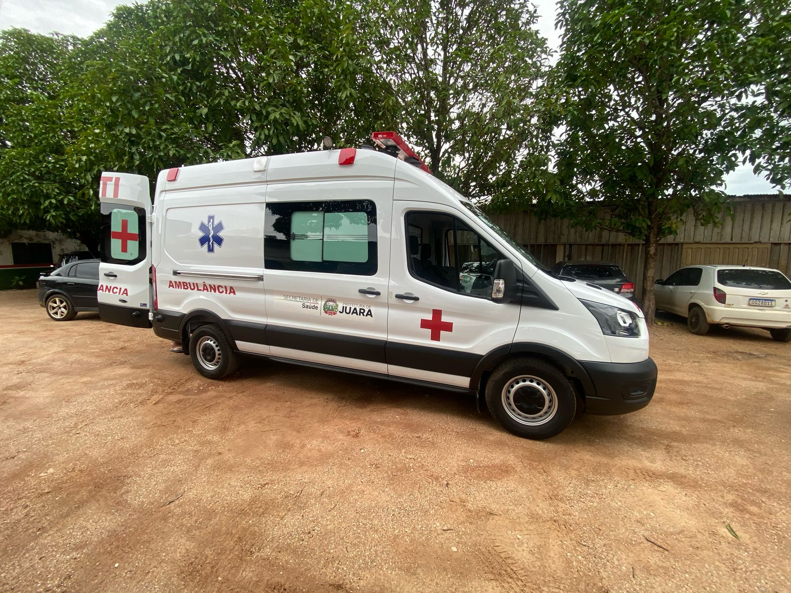 Nova ambulância de Juara está equipada para atender duas pessoas em ...